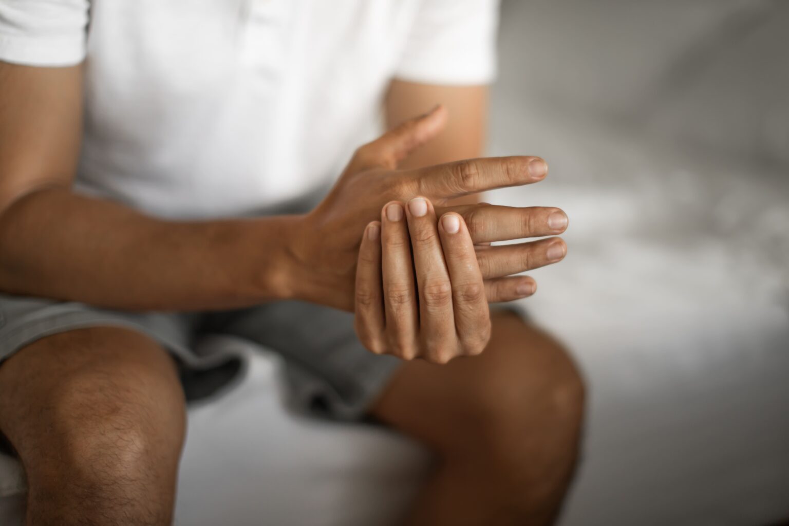 Handarthrose behandeln – Schmerzen lindern & Beweglichkeit erhalten ...